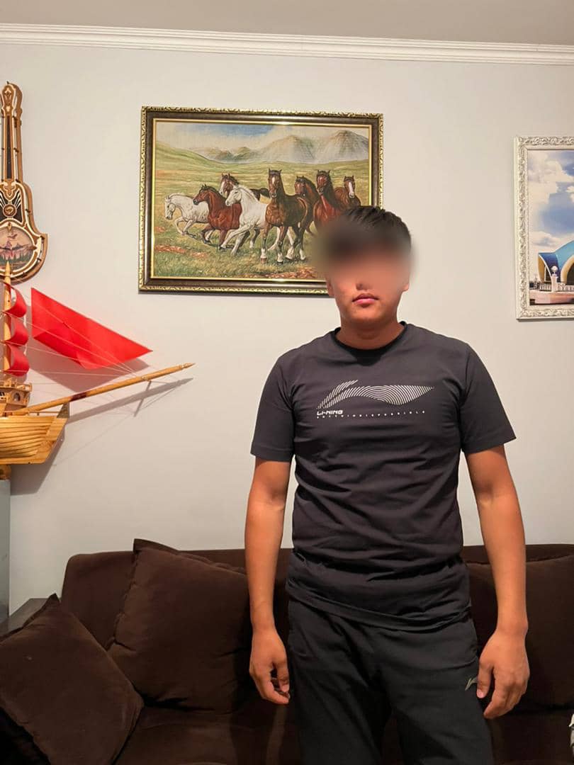 Көп кабаттуу үйдүн терезесинен тапанча аткан жаран кармалды - BULAK.KG