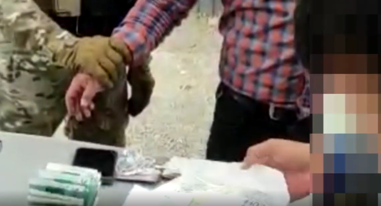 Cотрудник госархитектуры задержан за вымогательство взятки в 150 тысяч сомов - BULAK.KG