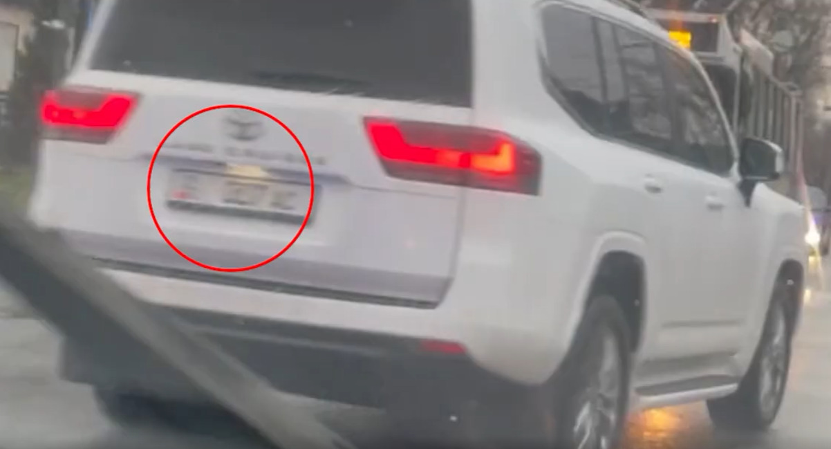 Джип Камчыбека Ташиева снова нарушил ПДД - видео - BULAK.KG