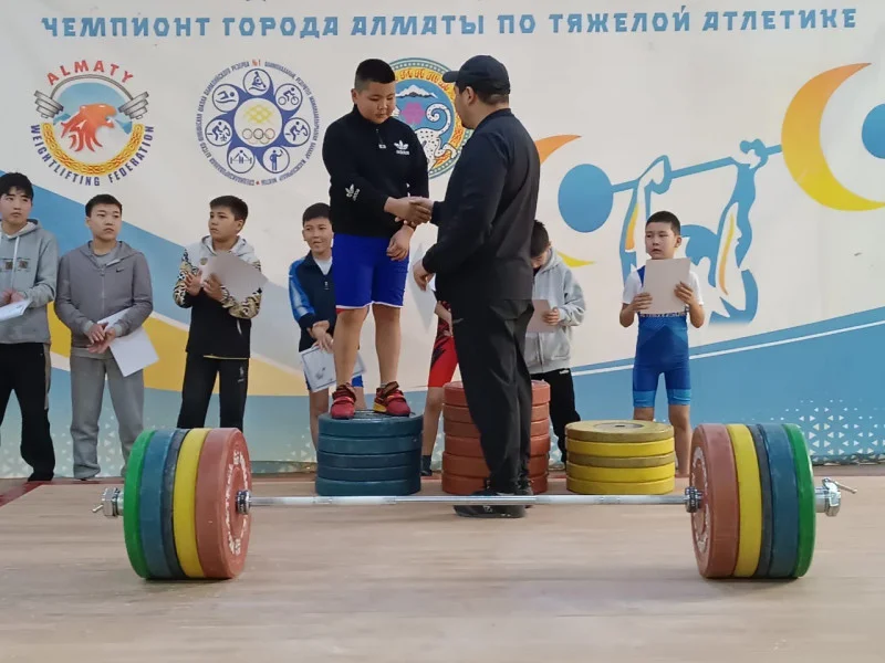 Юные тяжелоатлеты Кыргызстана завоевали 13 медалей на турнире в Алматы - BULAK.KG