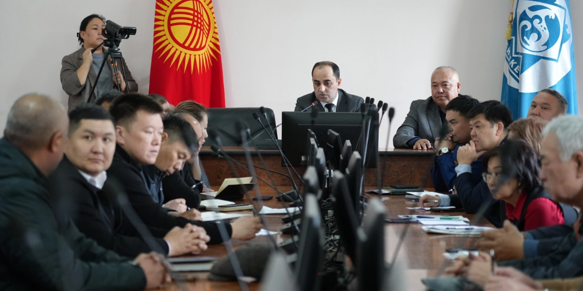 Мэрия Бишкека намерена трудоустроить стихийных торговцев Ошского рынка - BULAK.KG