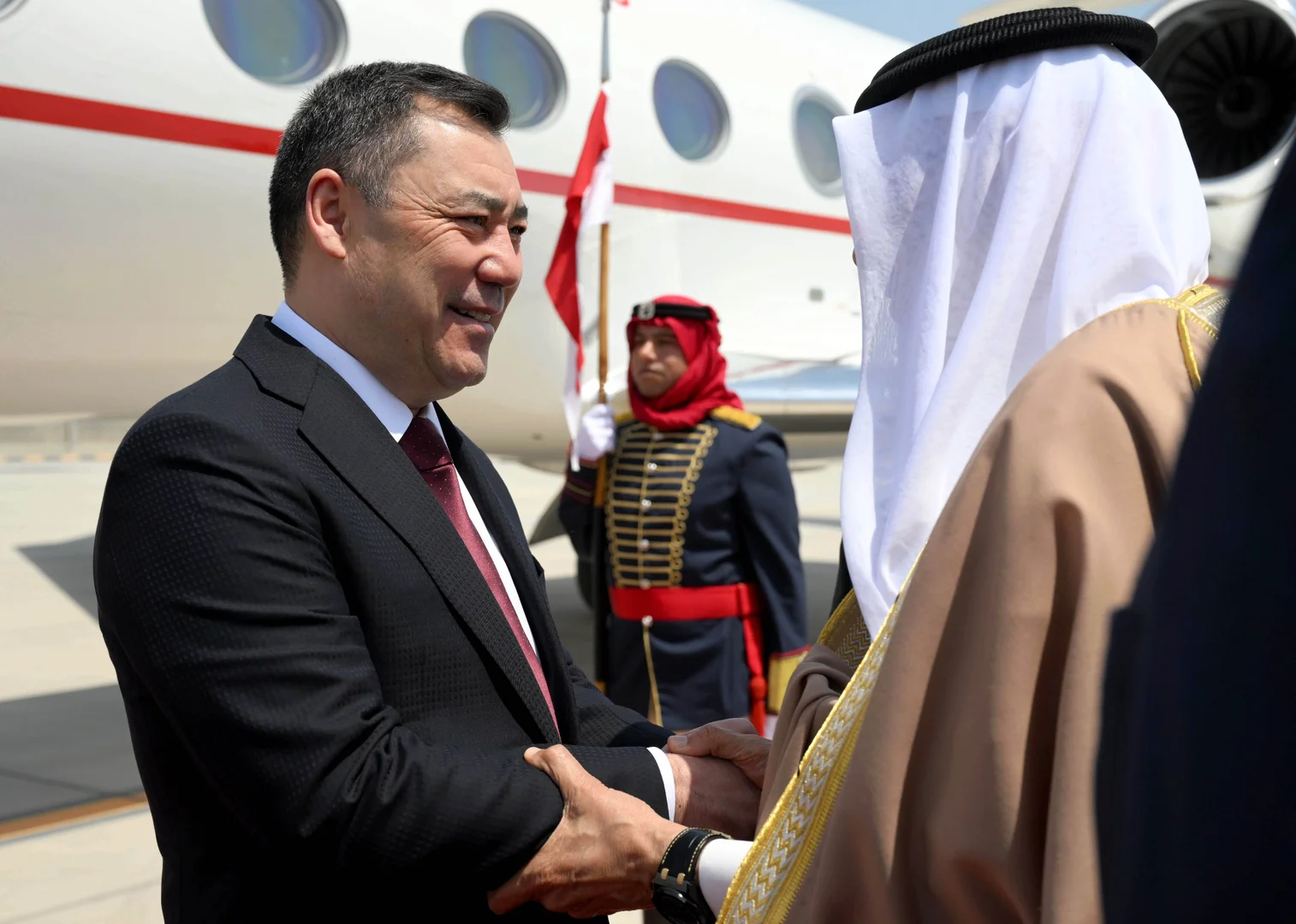 Садыр Жапаров прибыл с официальным визитом в Бахрейн - BULAK.KG