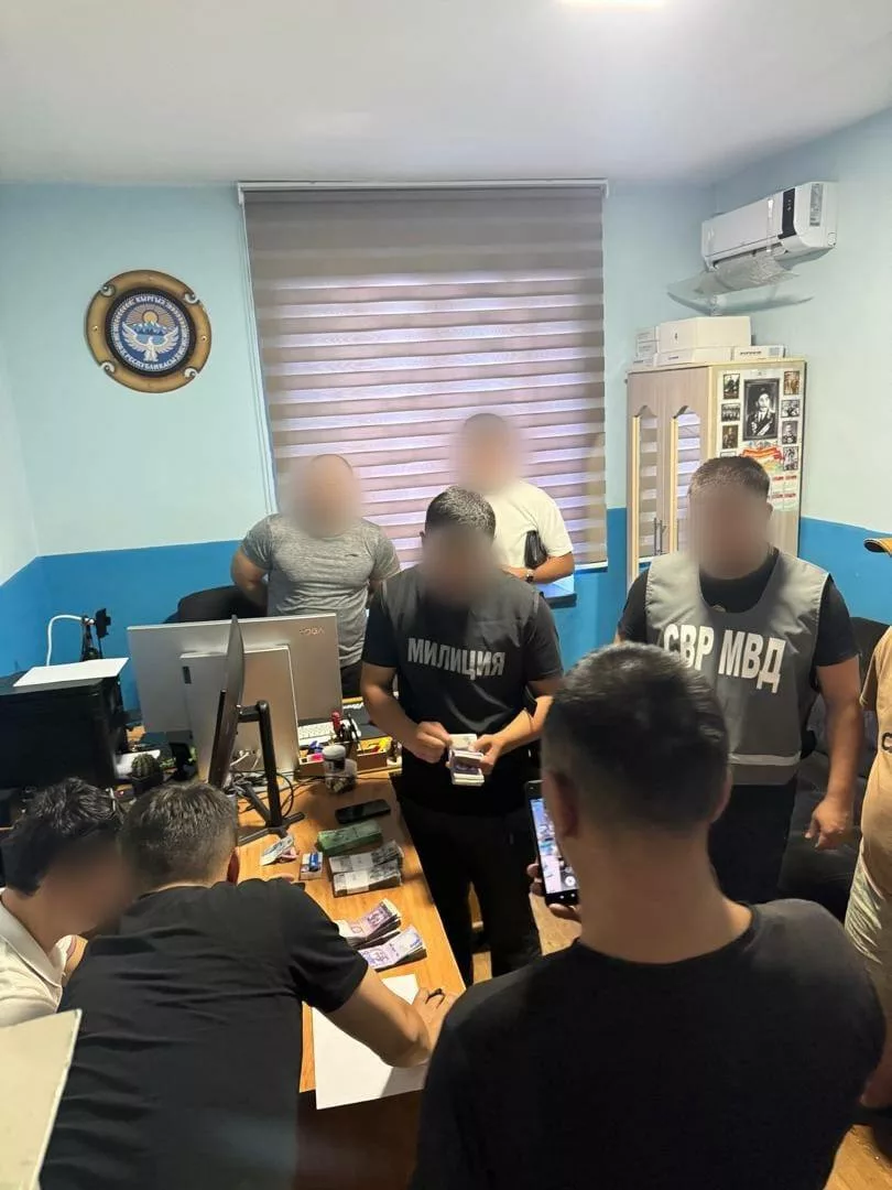 "Начальник УВД Ошской области" предлагал милиционеру взятку в 2,6 млн сомов - BULAK.KG